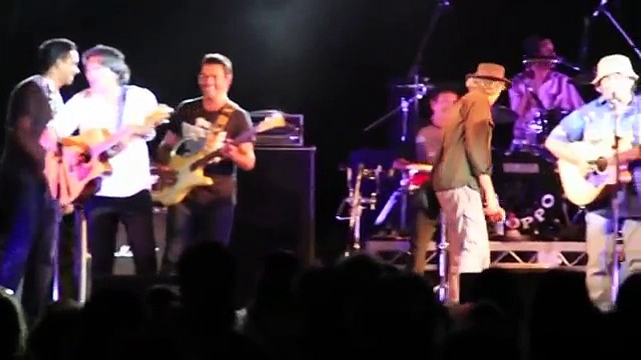 Pigram Brothers & Everyone, "feel like going back home" - video Dailymotion