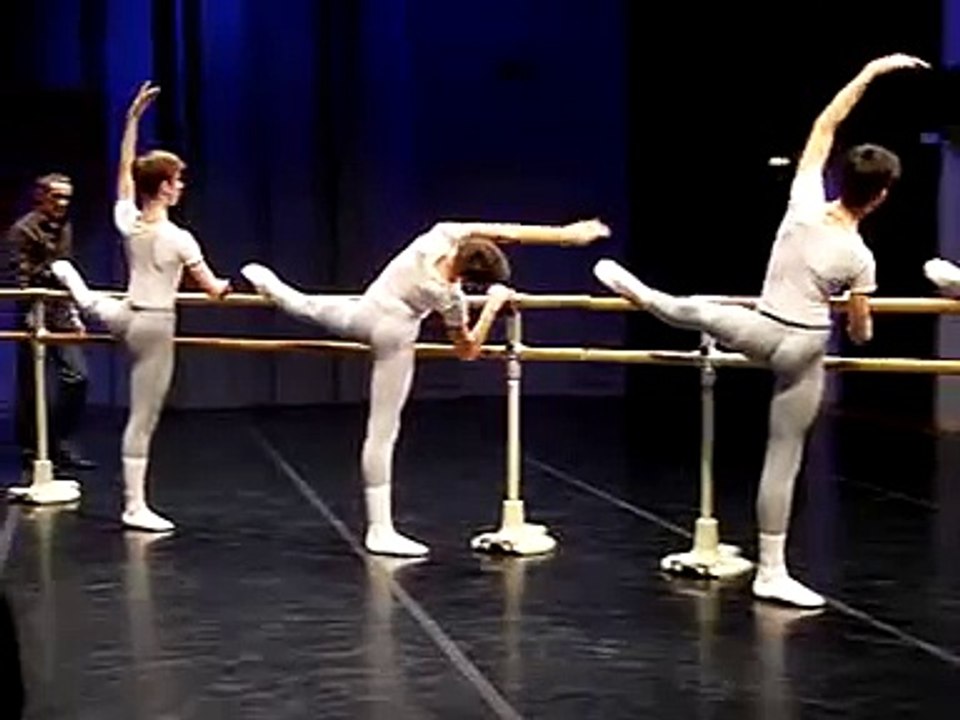 Cours de danse classique - garçons - sol et barre (ballet boys ...