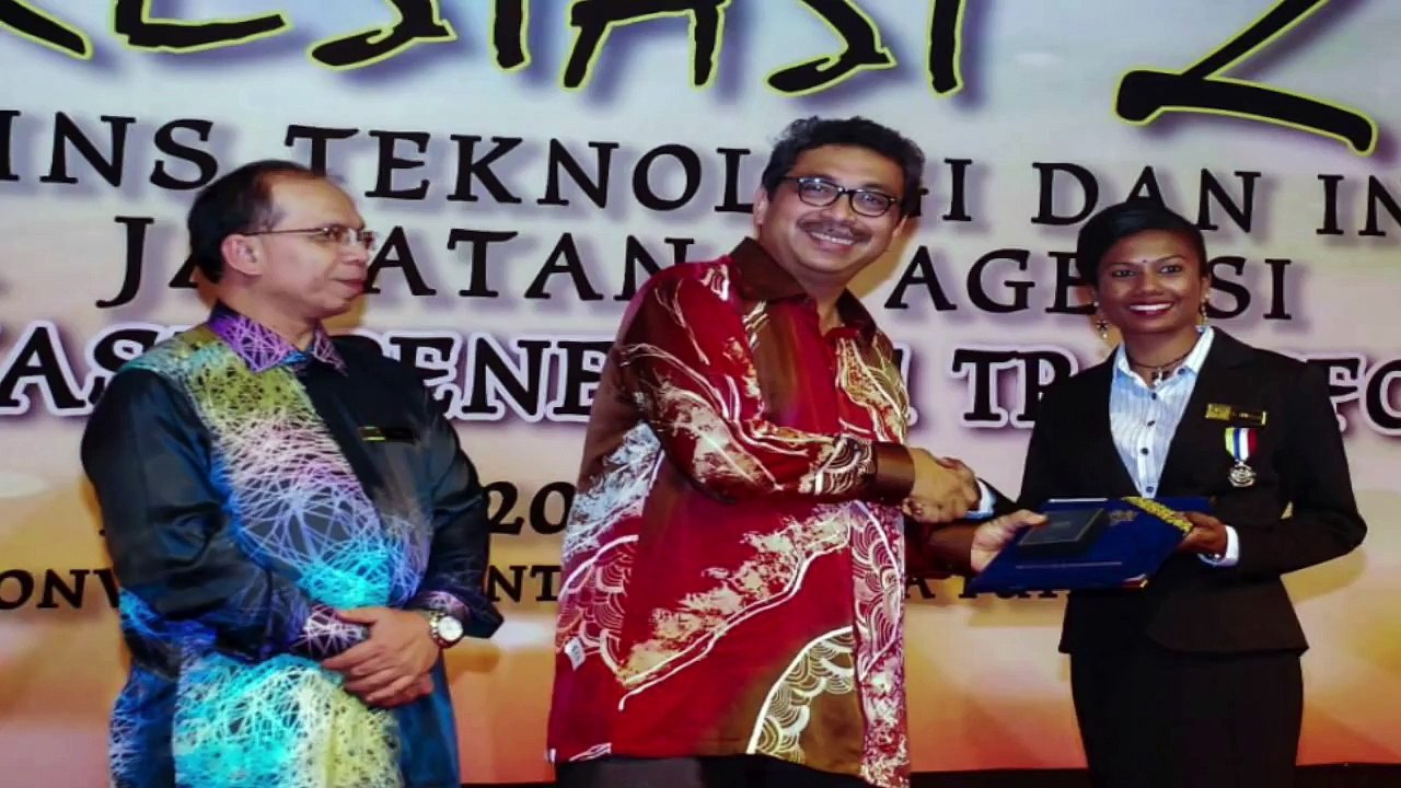 Sheela Runs The Show! - video Dailymotion