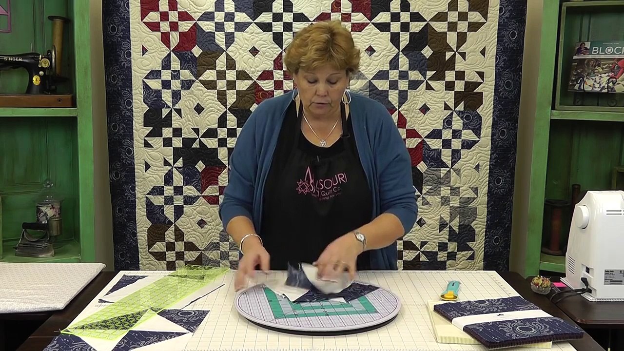 The Disappearing Hourglass 2 Quilt: Easy Quilting Tutorial with Jenny ...