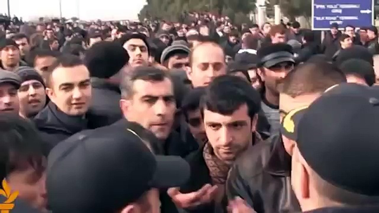 AZE.Az: Binə Ticarət Mərkəzi polislə qarşıdurma (Azadliq radiosu ...