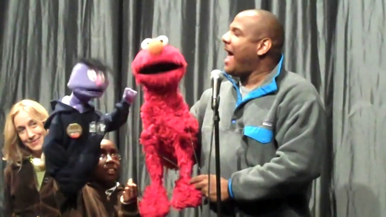 Elmo!!!! Kevin Clash and Elmo sing "Elmo's World" - video Dailymotion