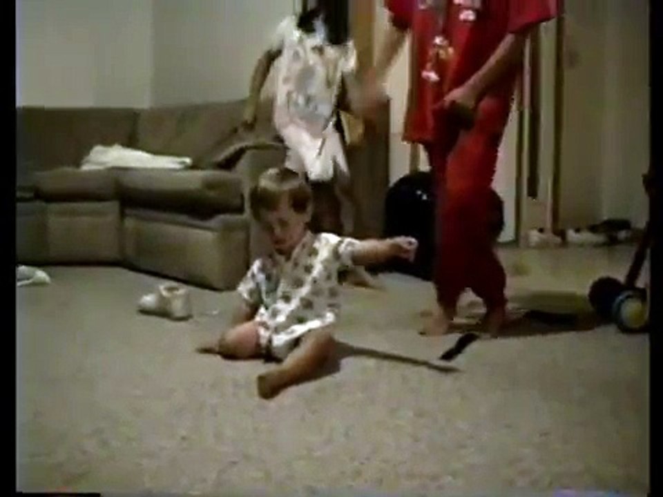 Baby vs. Dog - video Dailymotion
