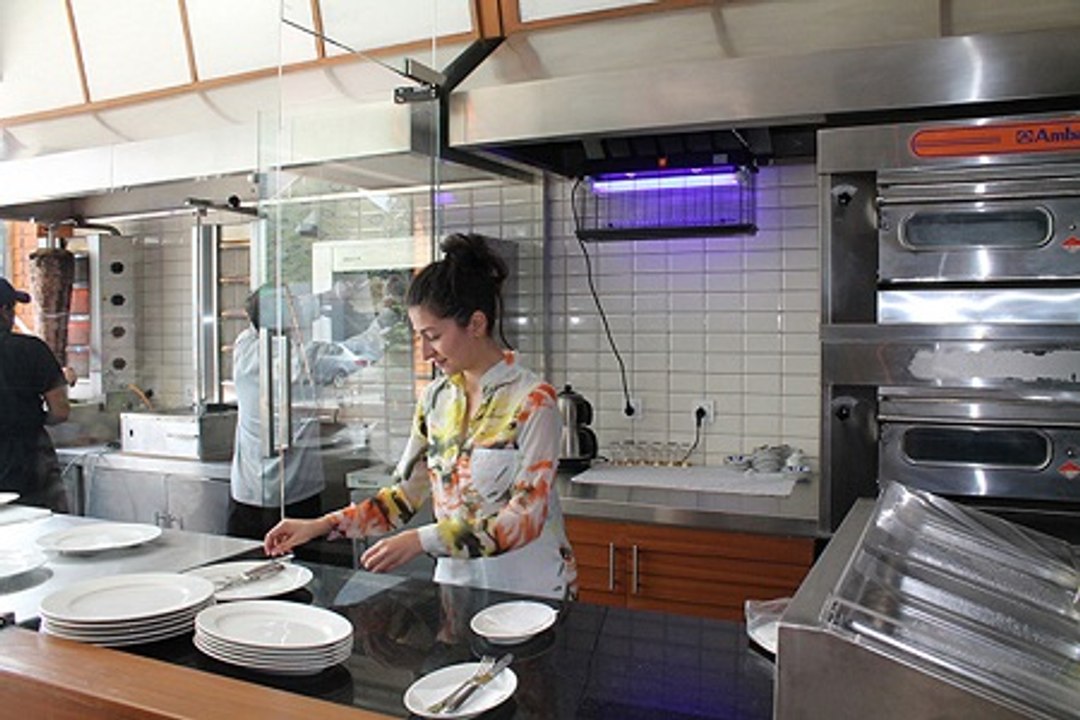 Nisa Sultan Turkish Cuisine MM Alam Road Lahore - video Dailymotion