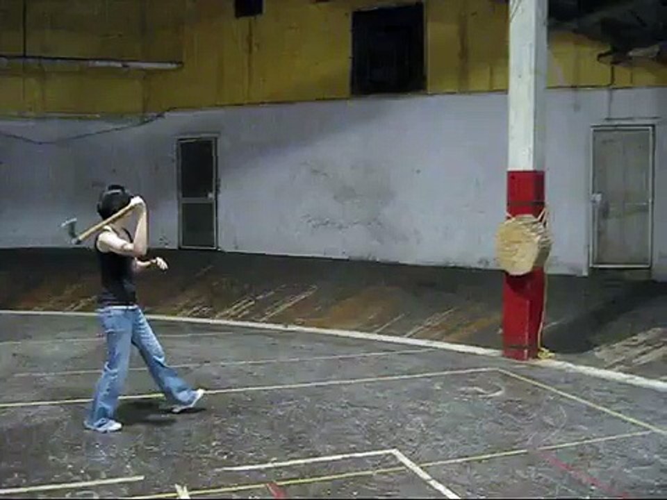 Axe throwing Fail - video Dailymotion