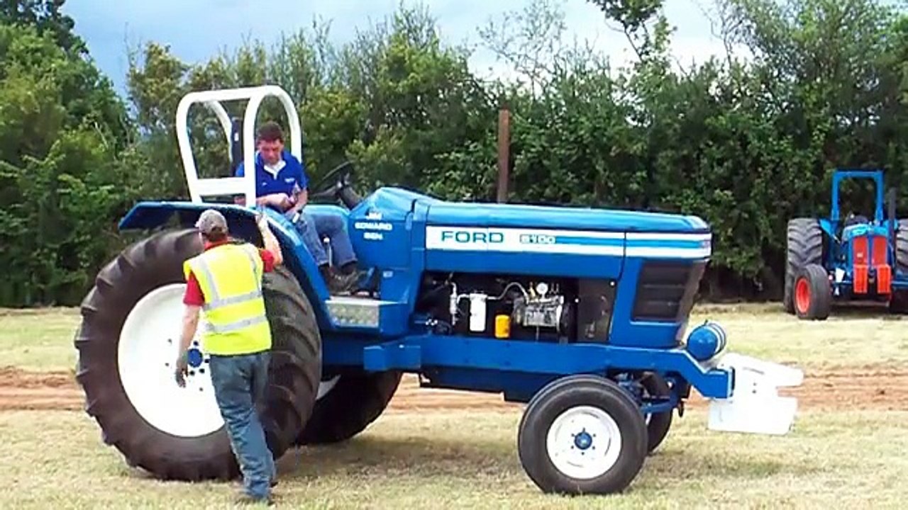 Ford 8100 tractor pulling - - video Dailymotion