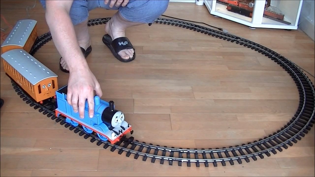 Bachmann G scale Thomas the tank engine with Annie & Clarabel - video ...
