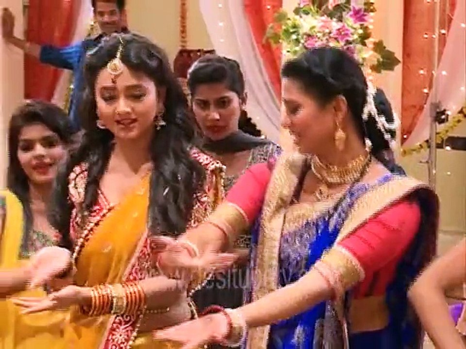 Swaragini-Jodein Rishton Ke Sur: Swara's Mehendi Ceremony, Watch Latest ...