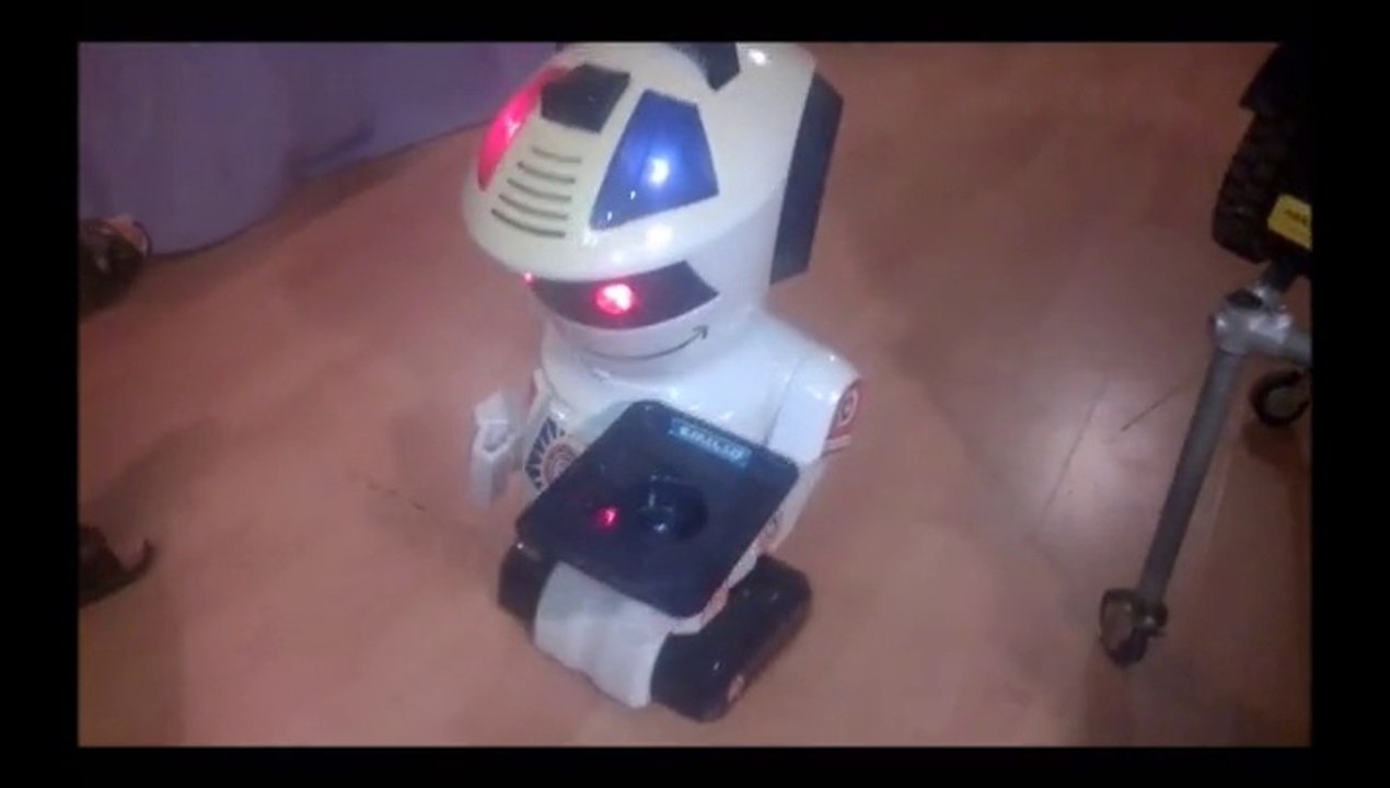 ROBOT EMILIO - Vidéo Dailymotion