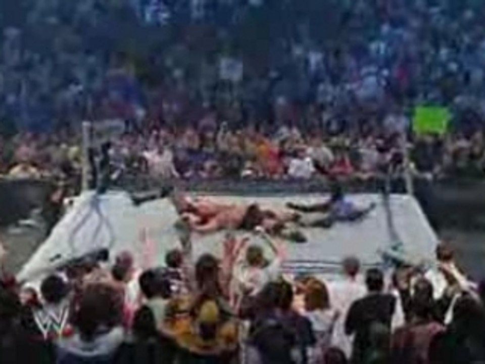 Wwe_stage_collapse - video Dailymotion
