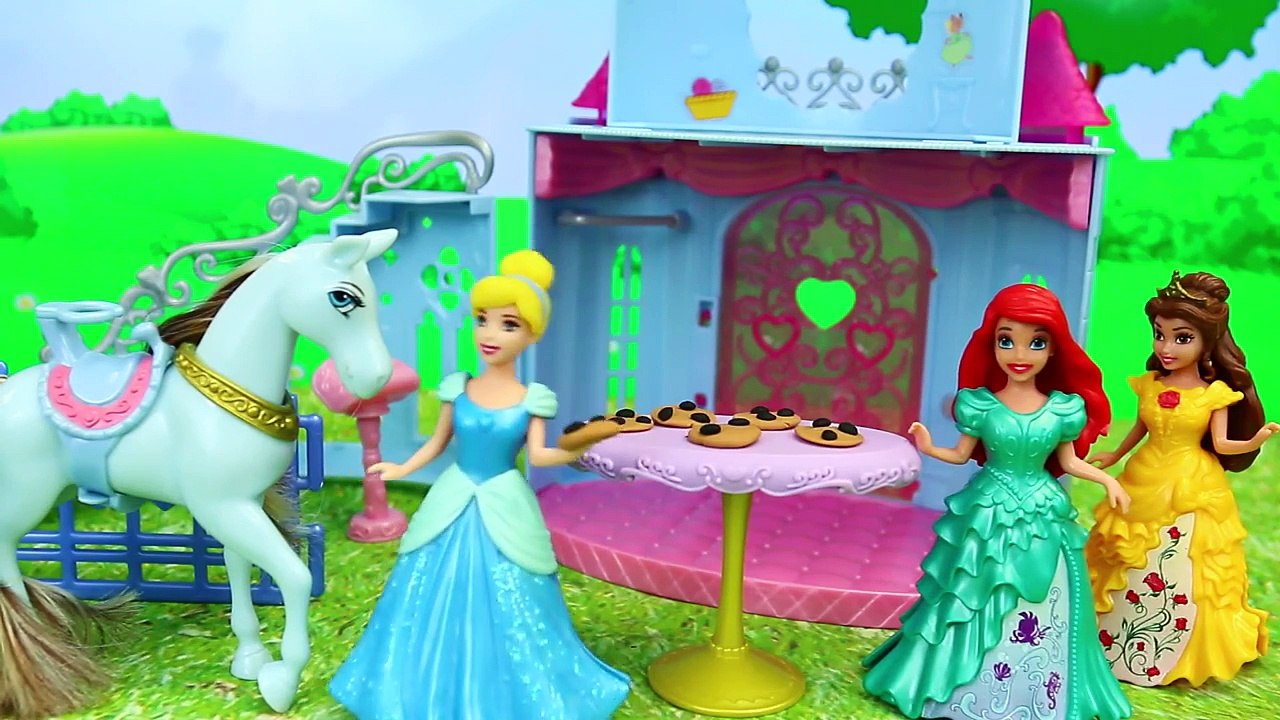 Disney Princess MagiCip Doll Party Barbie Cleans Cinderella's Horse ...