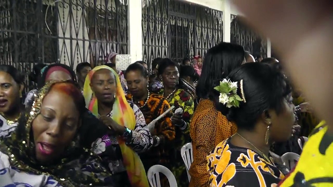 Tari mariage Ouani Anjouan Comores par Mawatwaniya [HD 1080p] - video ...