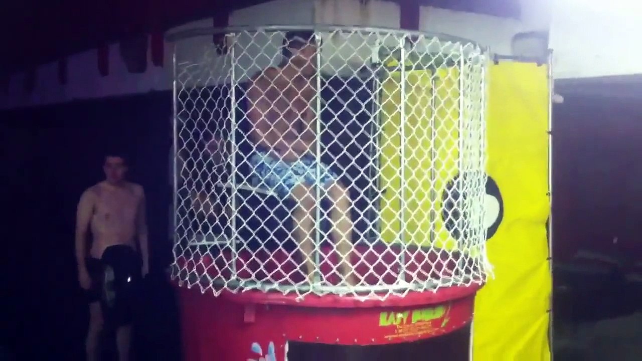 Dunk tank @ earth nightclub - video Dailymotion