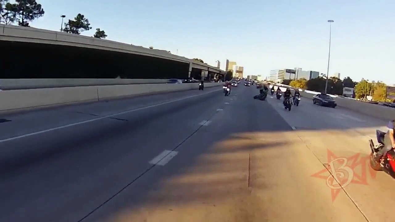 Motorcycle ACCIDENT Riding Highway WHEELIES Stunt Bike WHEELIE CRASH ...