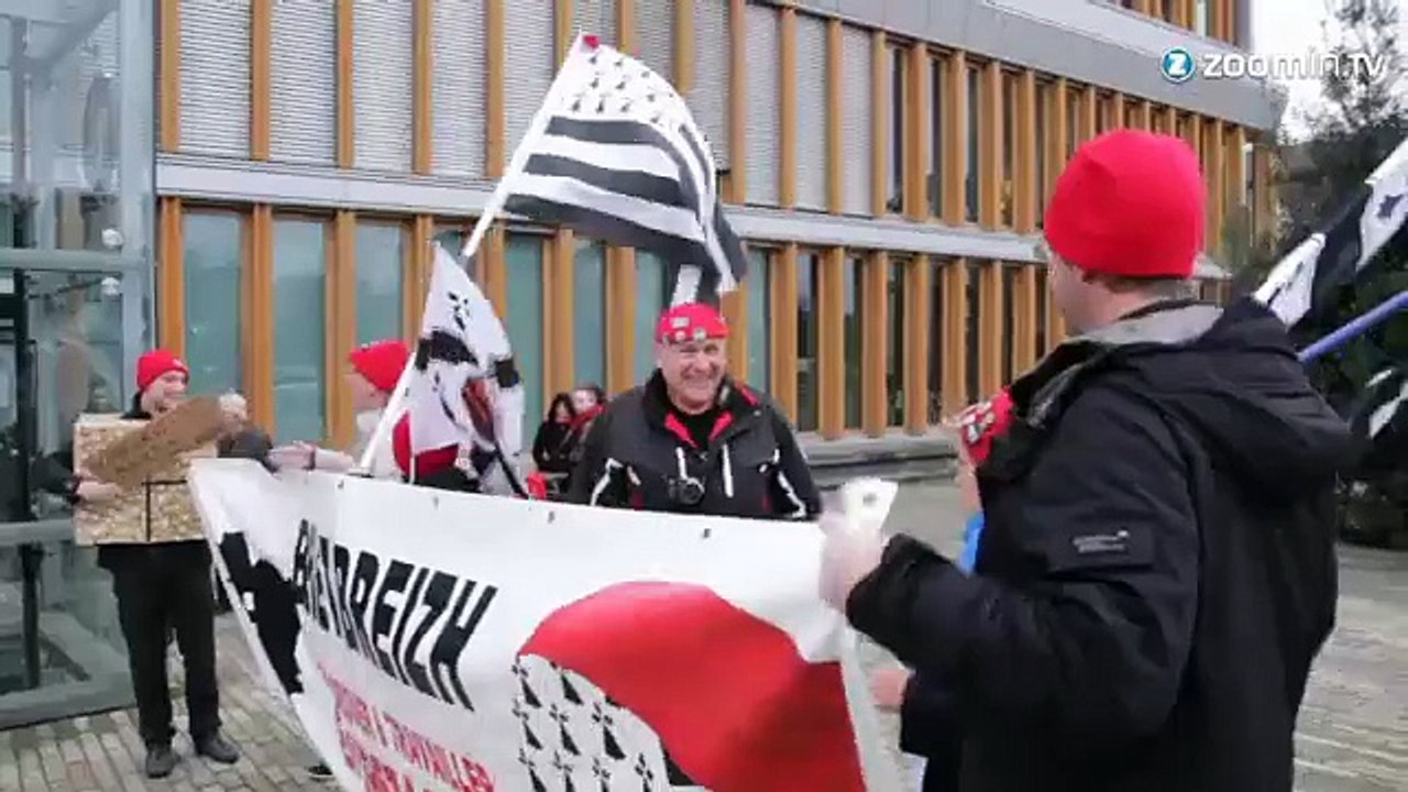 Valls à Rennes: les 'Bonnets Rouges' sont de retour - Vidéo Dailymotion