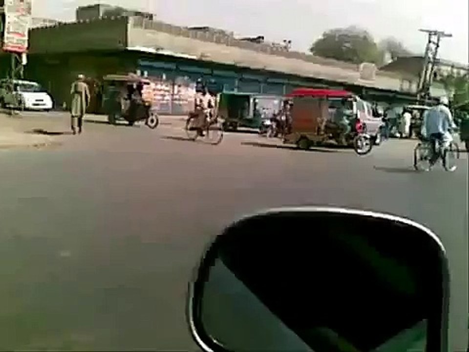 Pakistani Amazing video of Chingchi ( Qingqi ) Rickshaw in Pakistan ...