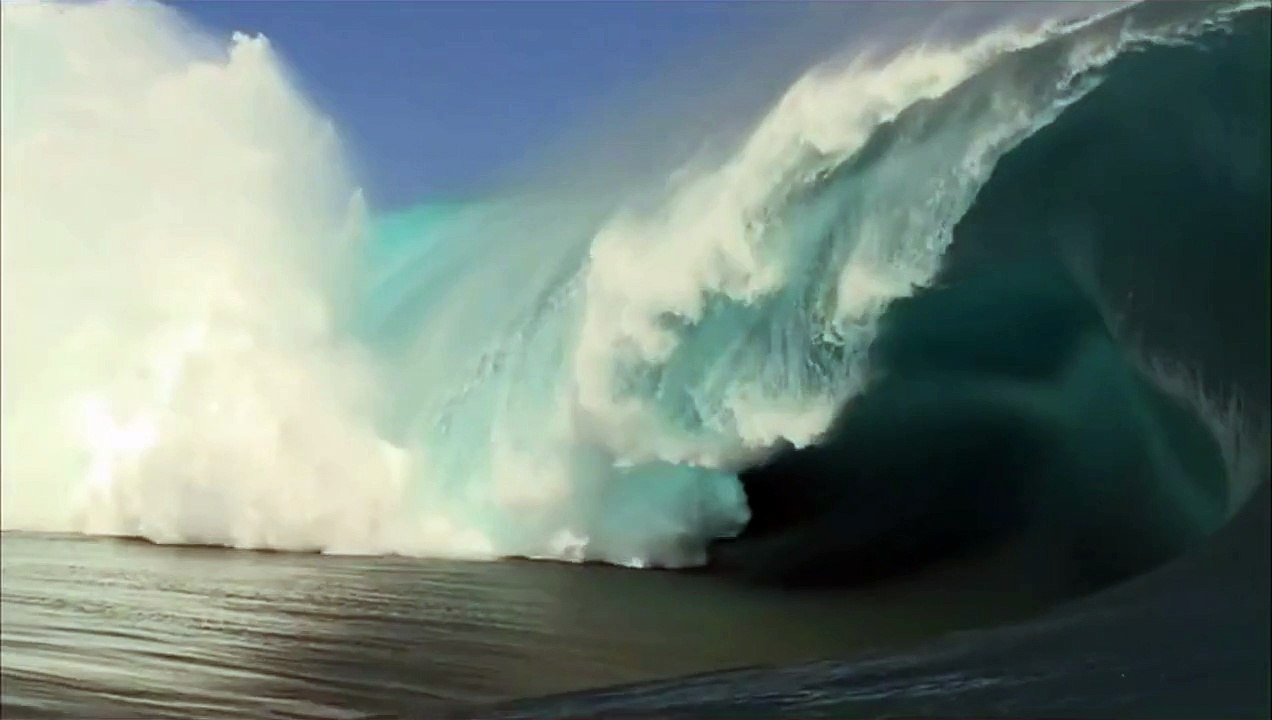 Surfing the biggest 30 meters waves of the world record 2015 HD ...