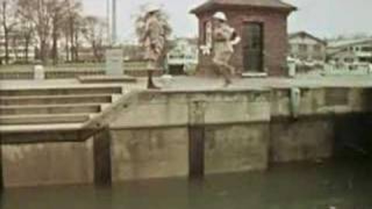 Monty Python, The Fish Slapping Dance - Dailymotion Video