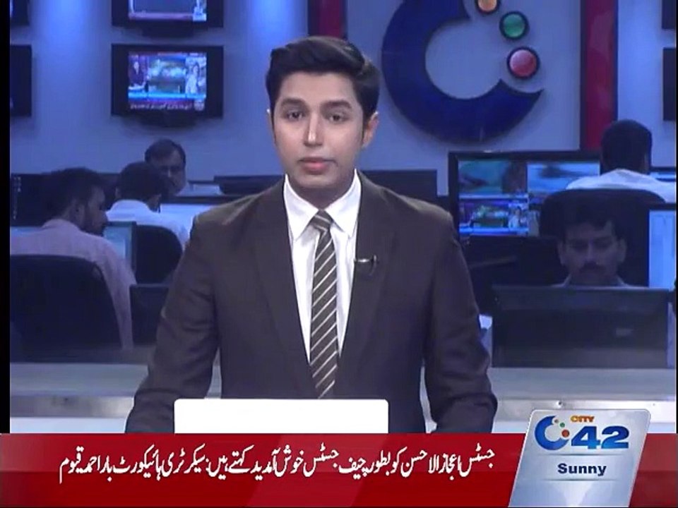 Doctor Tahir Raza Bukhari (DG religious affairs) visits Data darbar ...