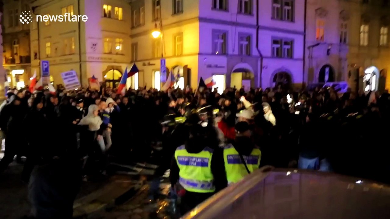 Czech 'Ultras' clash with police at anti-Islam rally - video Dailymotion