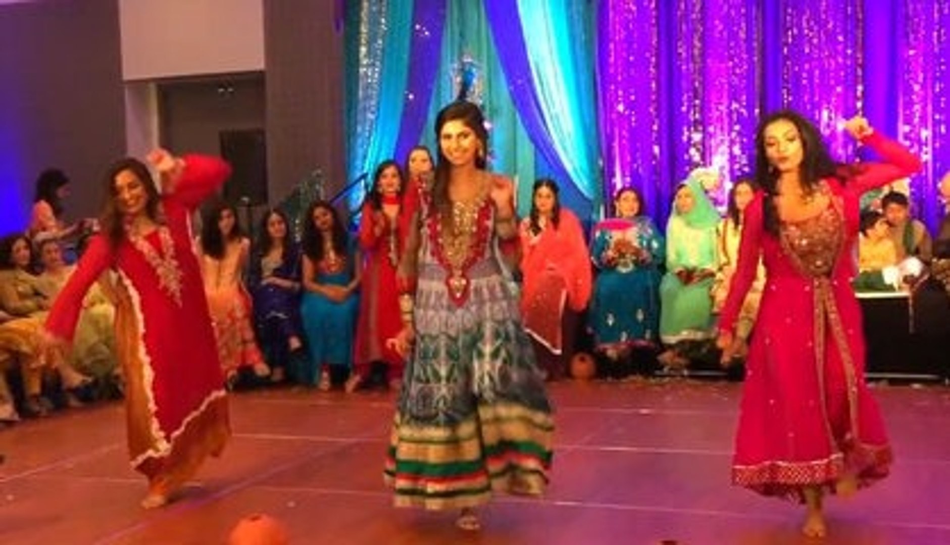 Pakistani Mehndi Dance Lahore New In Gohar Rasheed, Kubra Khan's