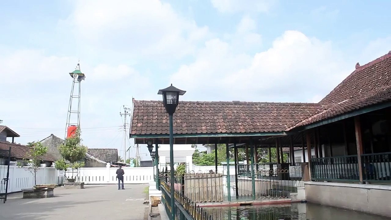 Masjid Pathok Negoro Ploso Kuning, Unik dengan Atap Model Tumpang dan ...