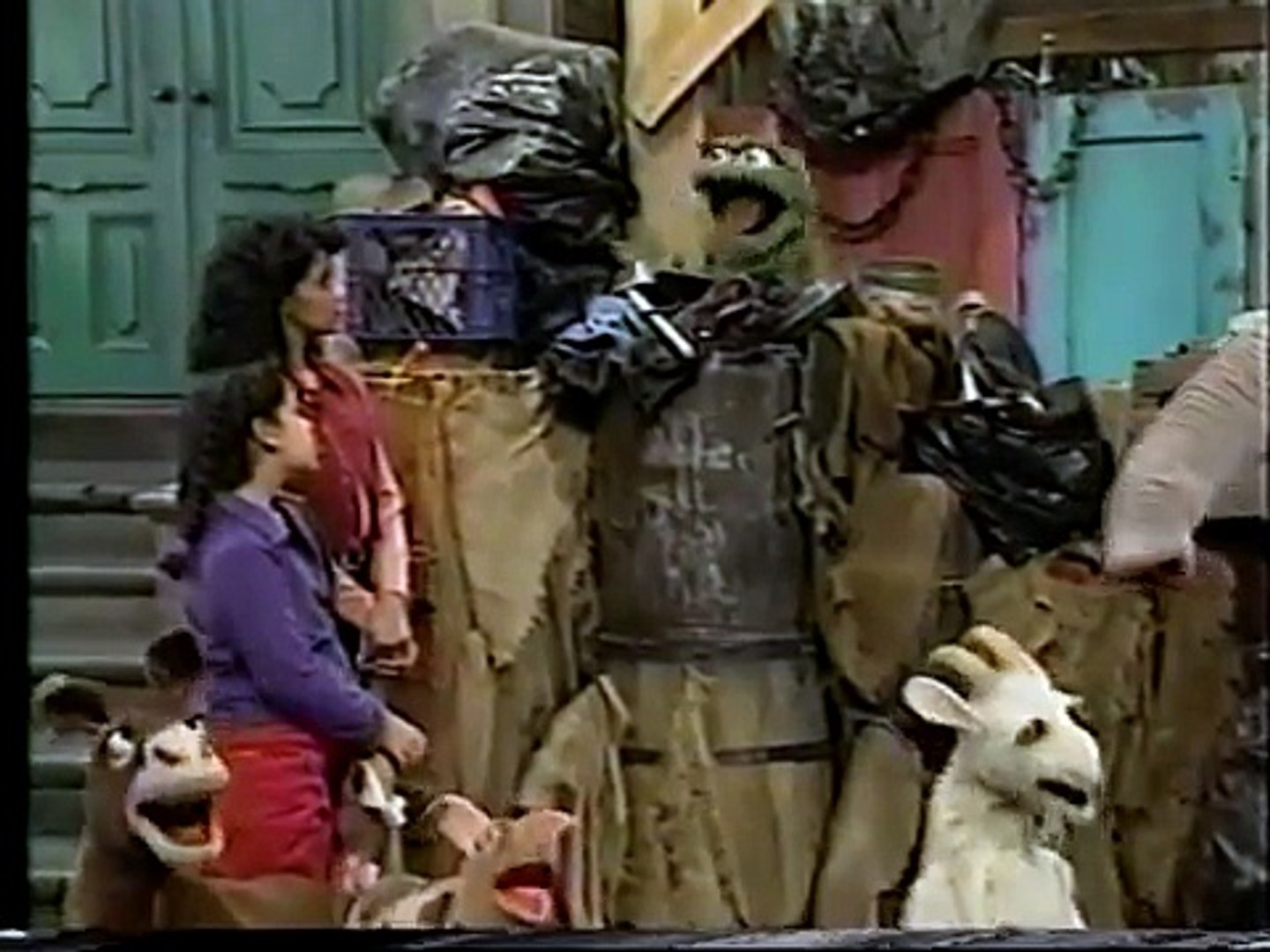 Sesame Street Gina Fluffy