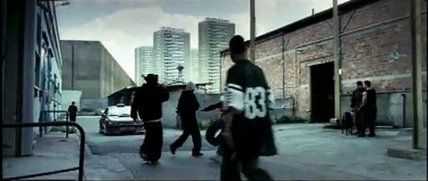 B13 - Banlieue 13 - Vidéo Dailymotion