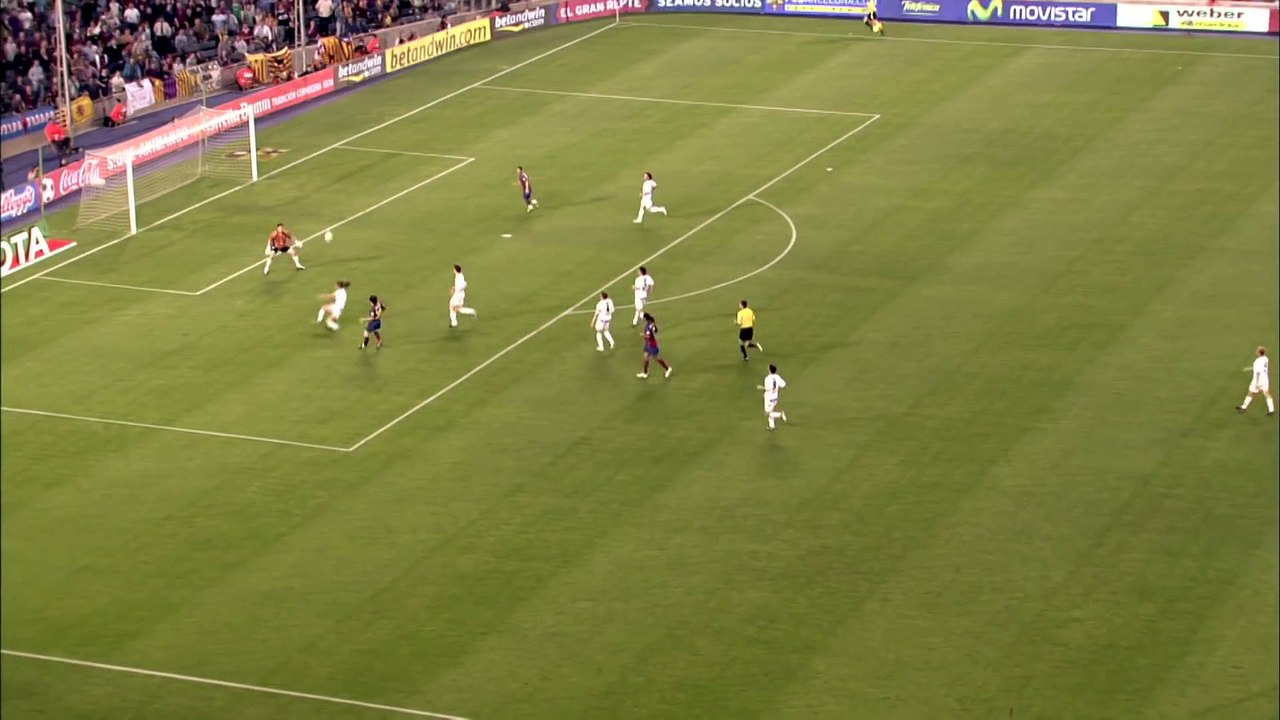 Lionel Messi's first goal for Barcelona! - video Dailymotion