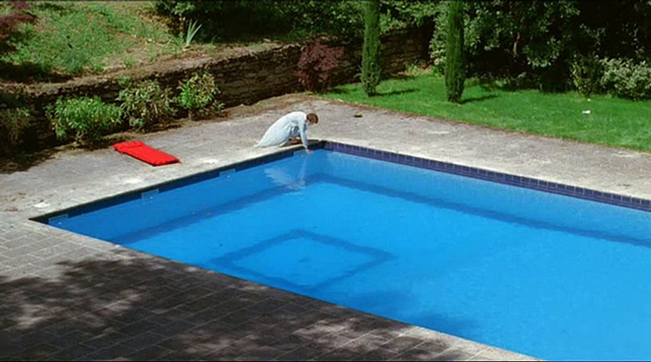 Swimming pool / Swimming Pool (2003) - Trailer - Vidéo Dailymotion