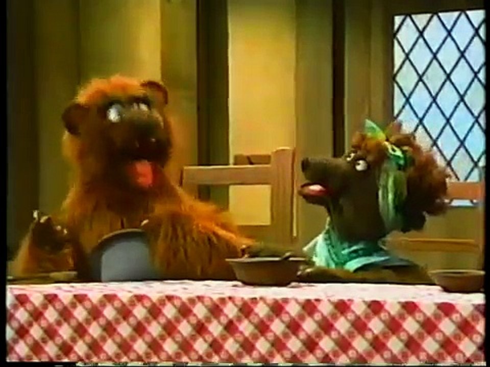 Sesame Street - Telly & Baby Bear\'s Friendship - Dailymotion Video