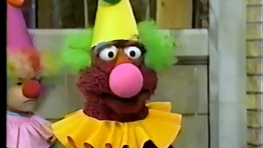Sesame Street - Elmo\'s Fear of Clowns - Dailymotion Video
