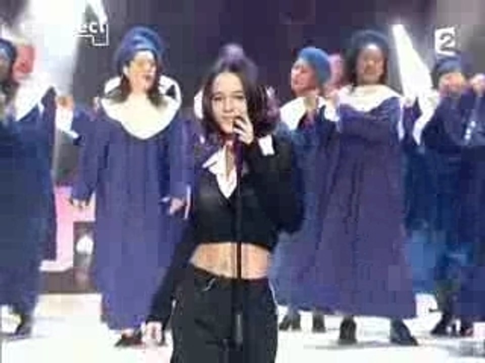 Alizee - LIVE - Ella, Elle l'a - Vidéo Dailymotion