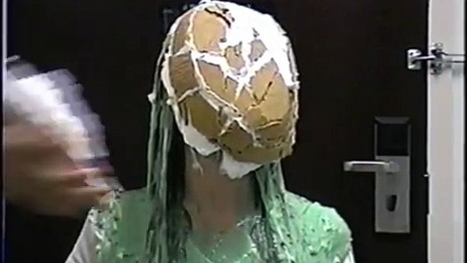 Girl pied and slimed lots - video dailymotion