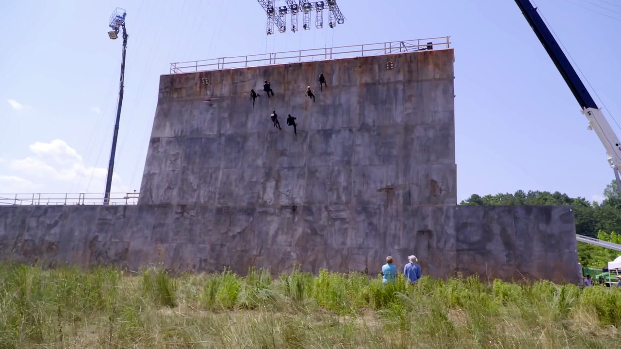 DIVERGENT 3 Allegiant - Tris and Four climb the wall [Making-of ...