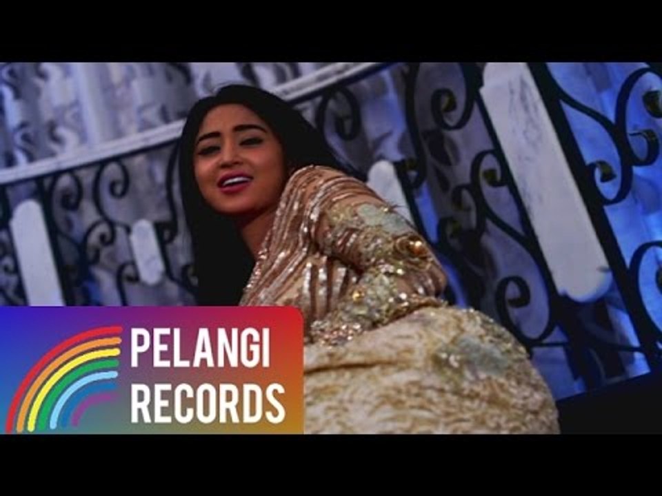 Dewi Perssik - Halalin Aku (Official Music Video) | Soundtrack Centini ...