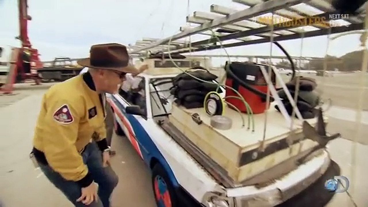 Mythbusters lift a car with vacuum cleaner - video Dailymotion
