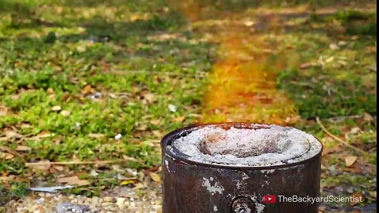 Voici pourquoi il ne faut surtout pas mélanger le sel fondu et l'eau ...