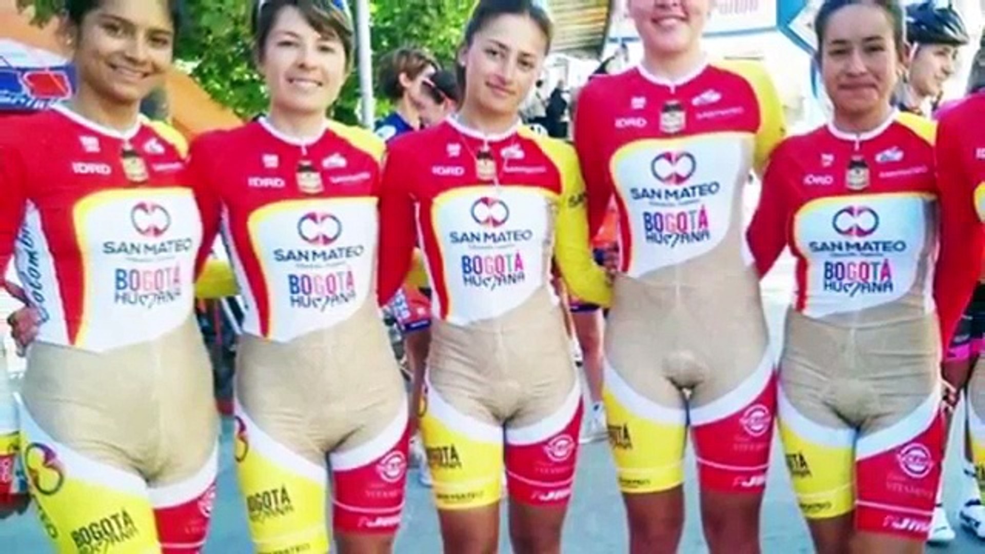 Perfectly Timed Photos Girls