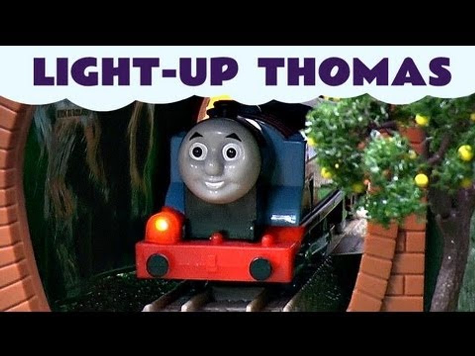 Light-Up Thomas Trackmaster Thomas & Friends kids Toy Train set Thomas ...