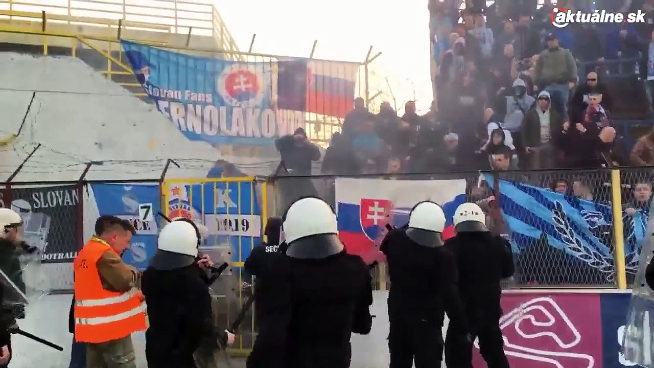 Slovan Bratislava Ultras Hooligans Vs. Security - Fight - video Dailymotion