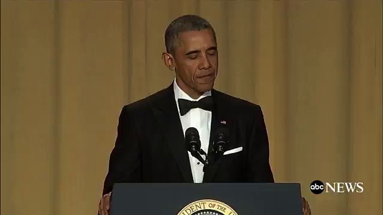 Le "mic drop" de Barack Obama au dîner des correspondants - Vidéo ...