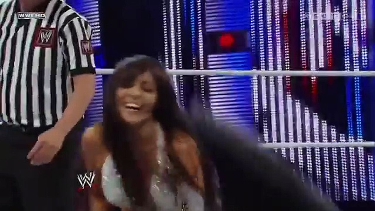 Layla vs. Alicia Fox - video Dailymotion