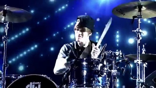 MGK- Baddest ft. Remy LaCroix (live at AVN award) - video dailymotion