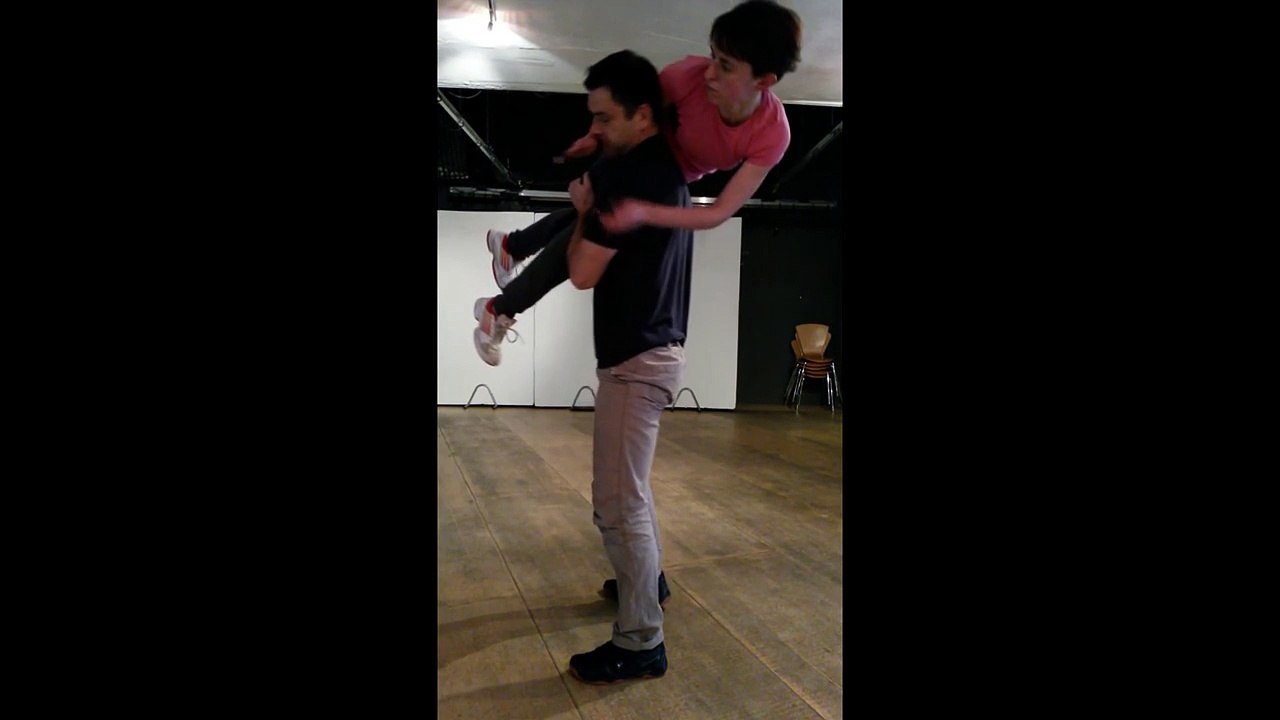 Women's self defence - Escaping over-the-shoulder carry (OTS carry ...