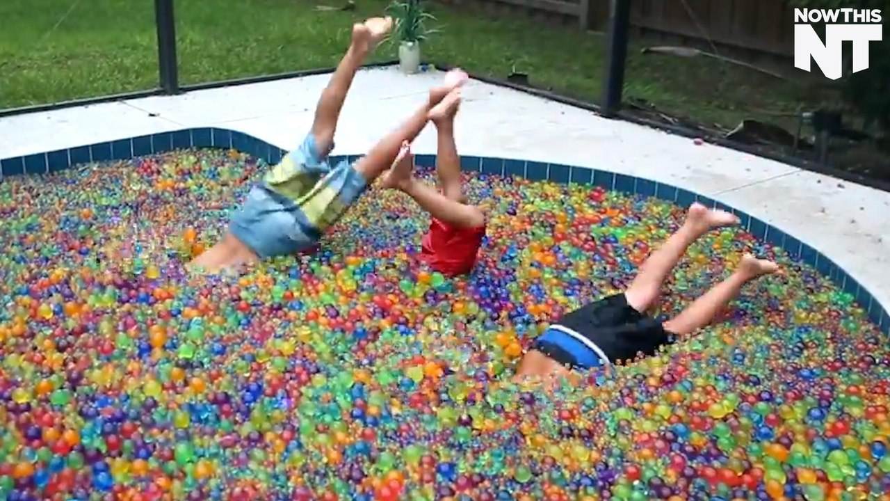 Everyone Is Filling Their Pools And Bathtubs With Orbeez - video ...