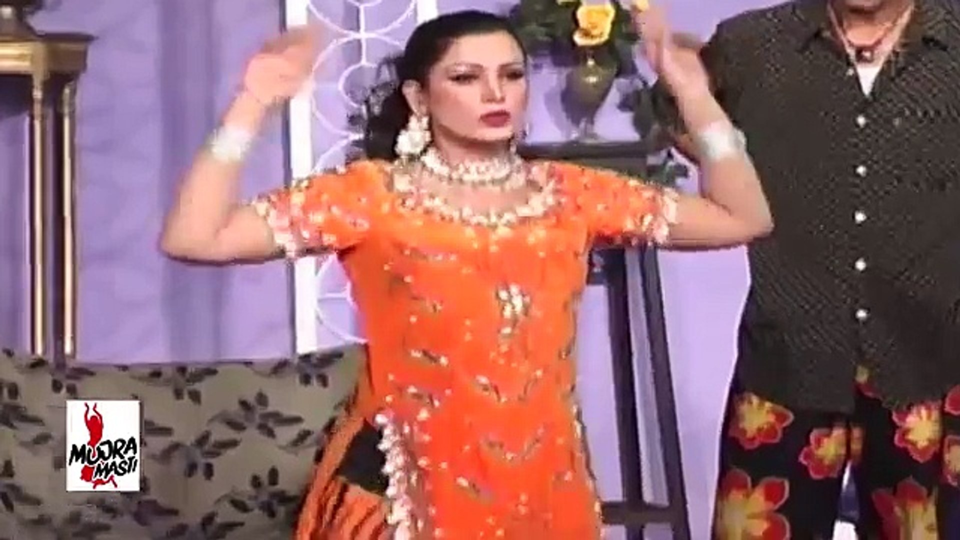 Zara Akbar Dance