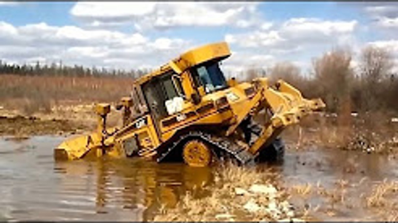 Amazing Heavy Equipment Gone Wrong, Gone Wild, Bulldozer disaster ...