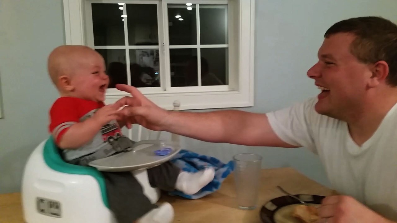 Snoring Dad Makes Baby Laugh - video Dailymotion