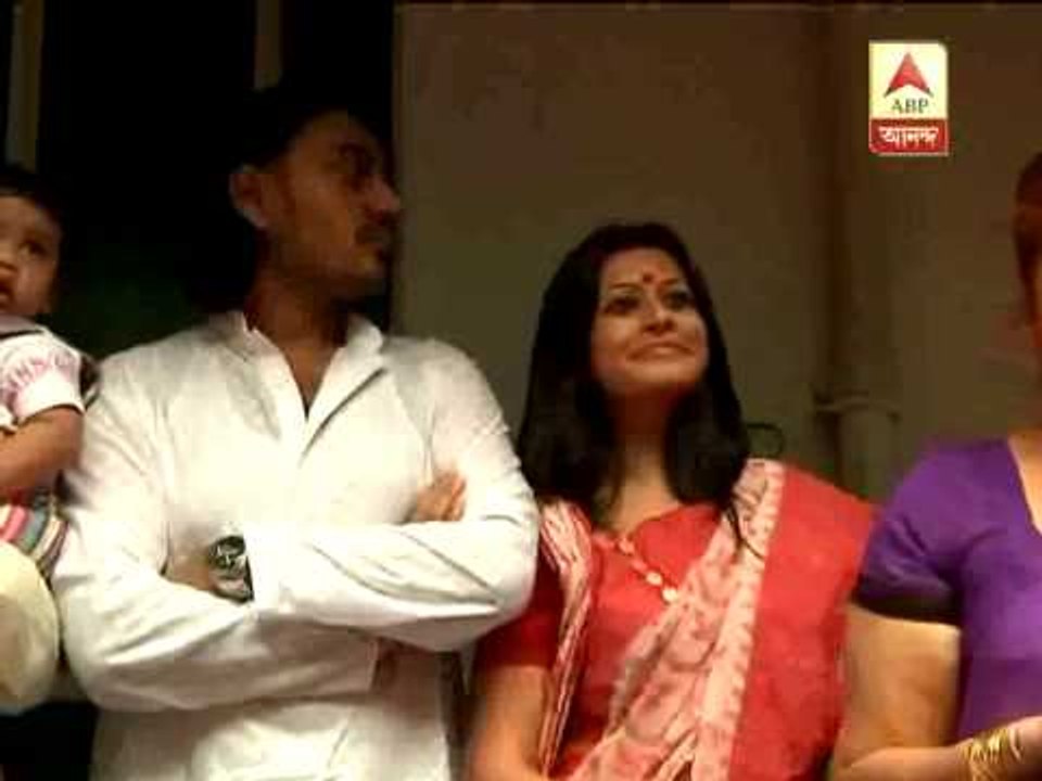 Koel Mullick, her husband Nispal Singh Rane watch immersion procession ...